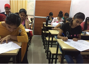 3 Best NEET Coaching in Raipur, CG - ThreeBestRated