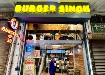 3 Best Fast Food Restaurants in New Delhi - Expert Recommendations