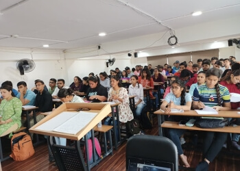 3 Best Coaching Classes in Surat, GJ - ThreeBestRated