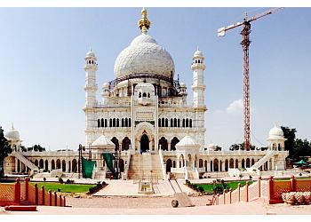 3 Best Temples in Agra - ThreeBestRated