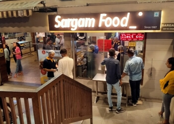 3 Best Fast Food Restaurants in Rajkot - Expert Recommendations