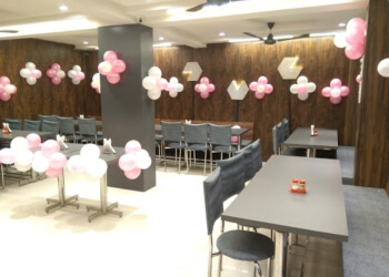 3 Best Fast Food Restaurants in Rajkot - Expert Recommendations