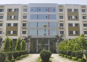 3 Best Engineering Colleges in Indore - Expert Recommendations